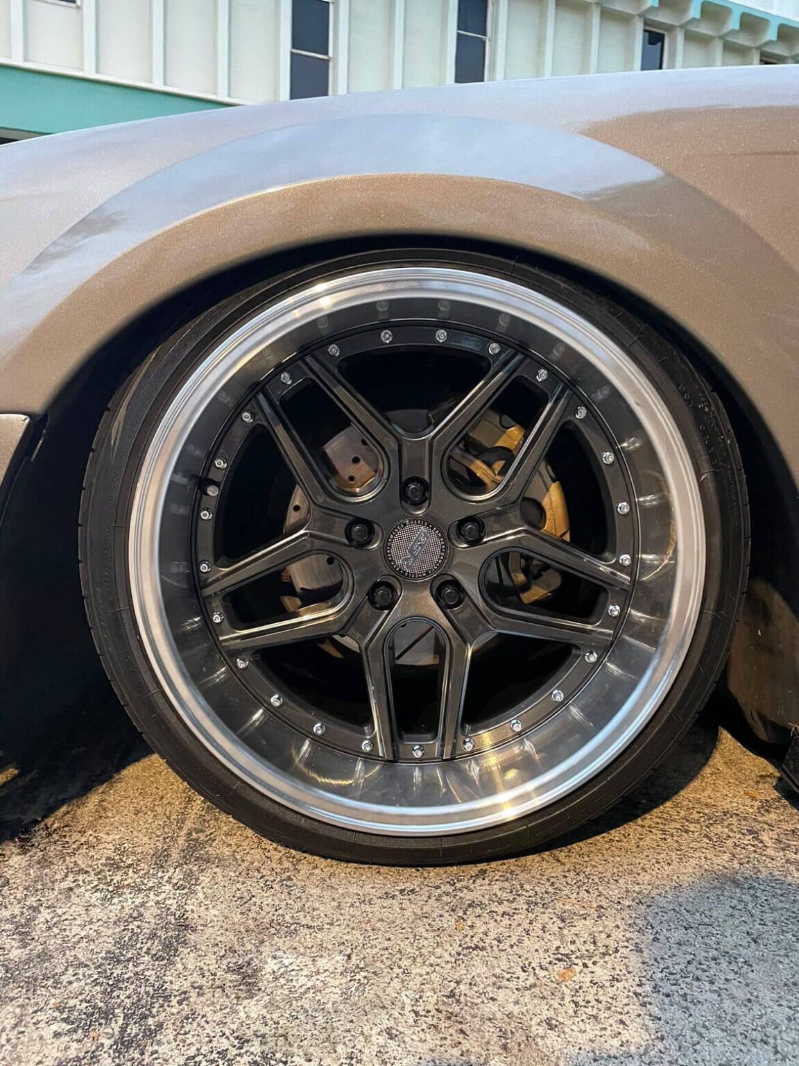 Bagged New Edge Ford Mustang on Airlift 3P Air Suspension
