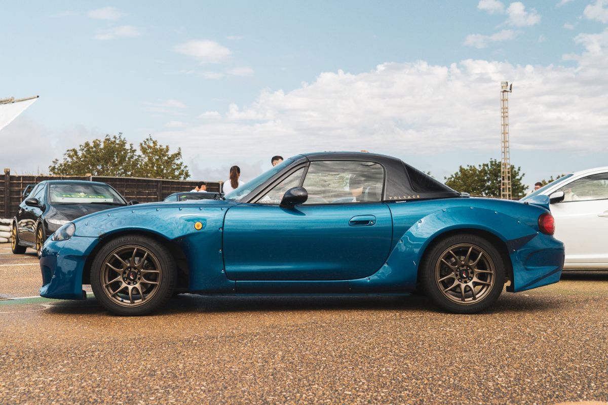 Modded Mazda Miata NB With a CarbonMiata Wide Body Kit