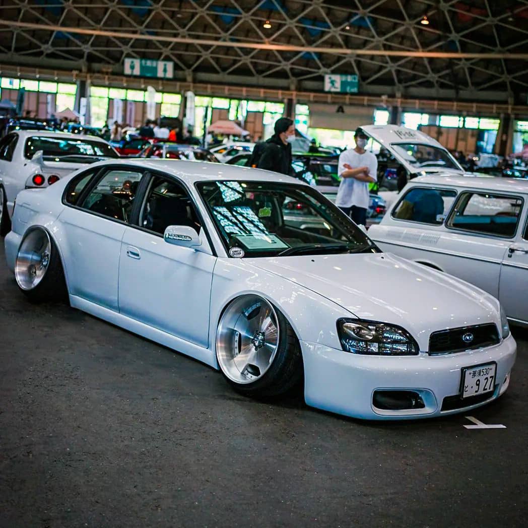 Slammed Subaru Legacy B4/BE With a Huge Camber & Air Suspension