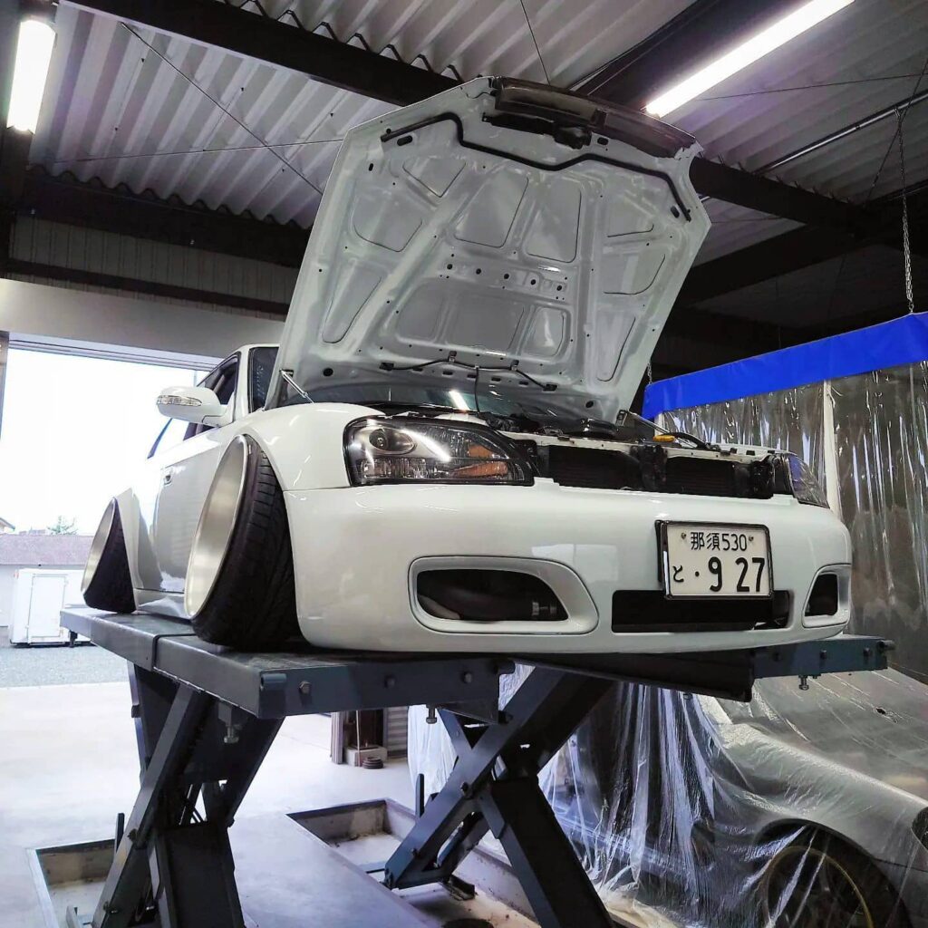 Slammed Subaru Legacy B4/BE With a Huge Camber & Air Suspension