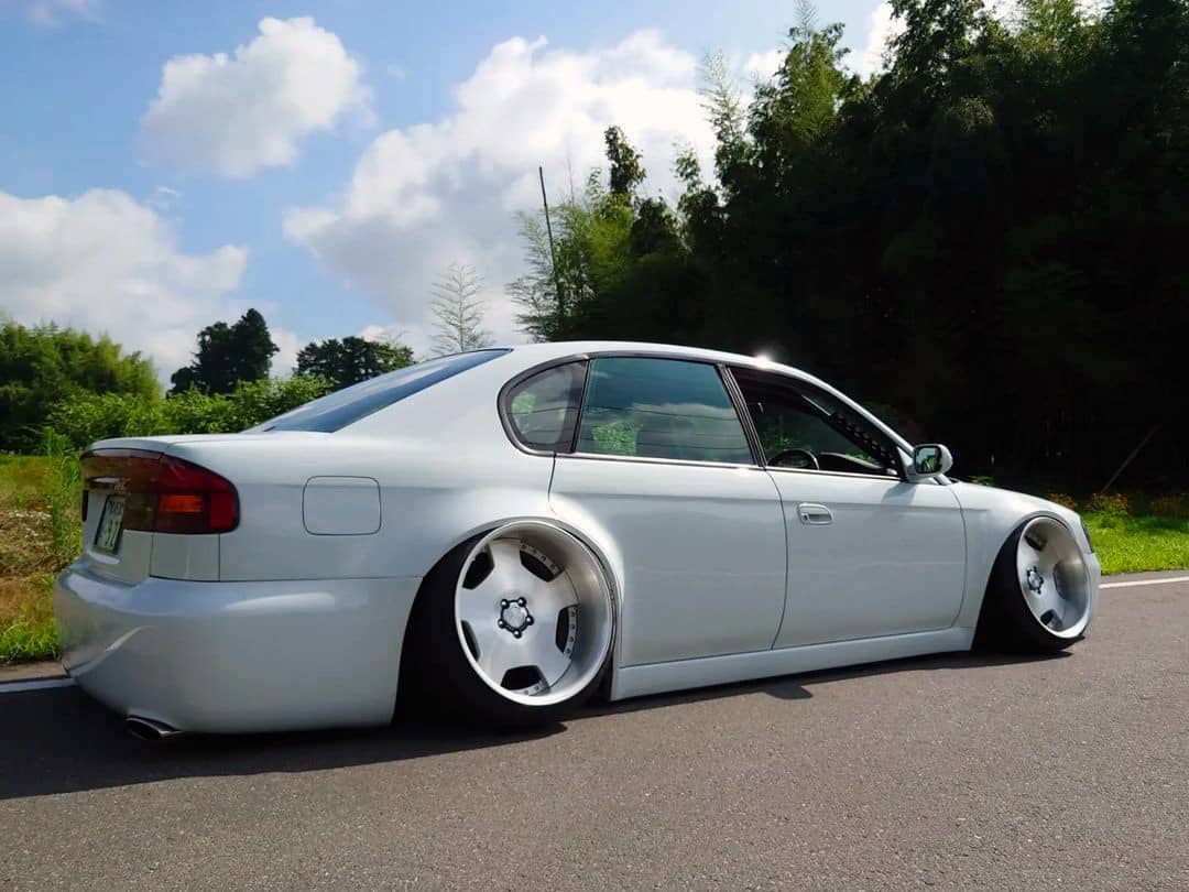 Slammed Subaru Legacy B4/BE With a Huge Camber & Air Suspension