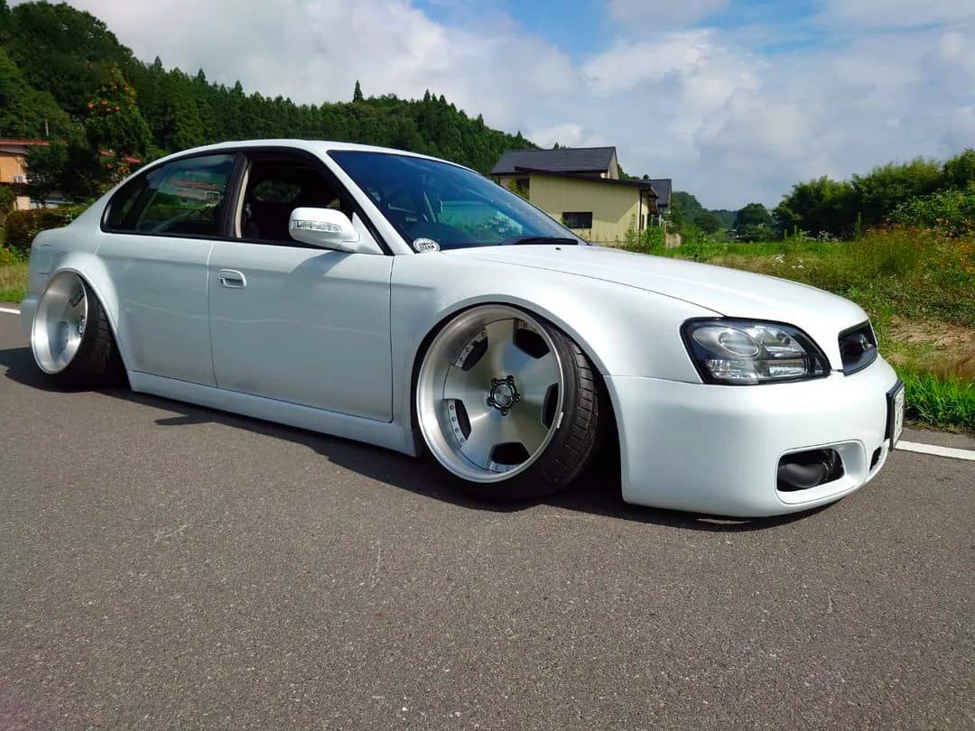 Slammed Subaru Legacy B4/BE With a Huge Camber & Air Suspension