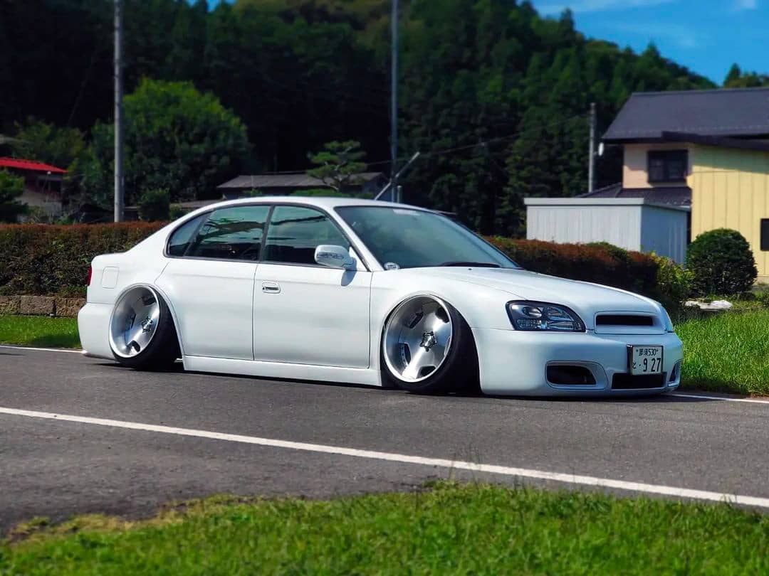 Slammed Subaru Legacy B4/BE With a Huge Camber & Air Suspension