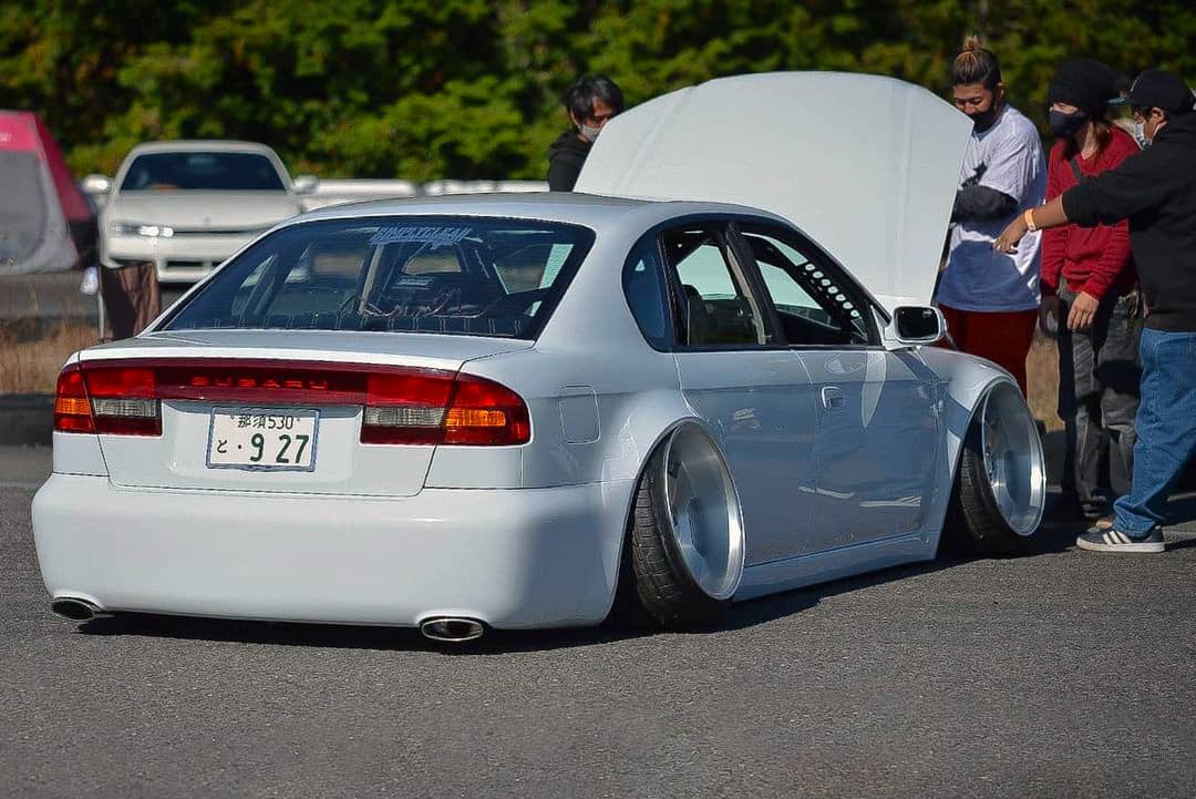 Slammed Subaru Legacy B4/BE With a Huge Camber & Air Suspension
